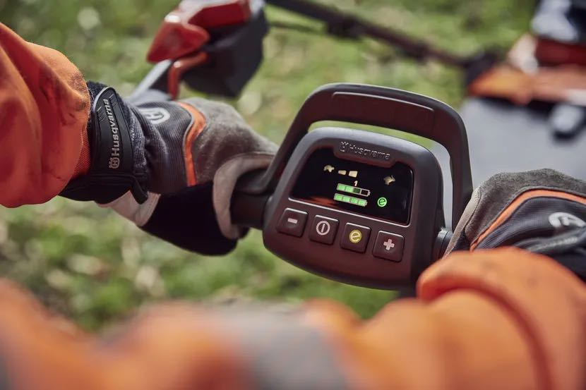 Husqvarna W520i 40V Self-Propelled Mower - OPE Reviews